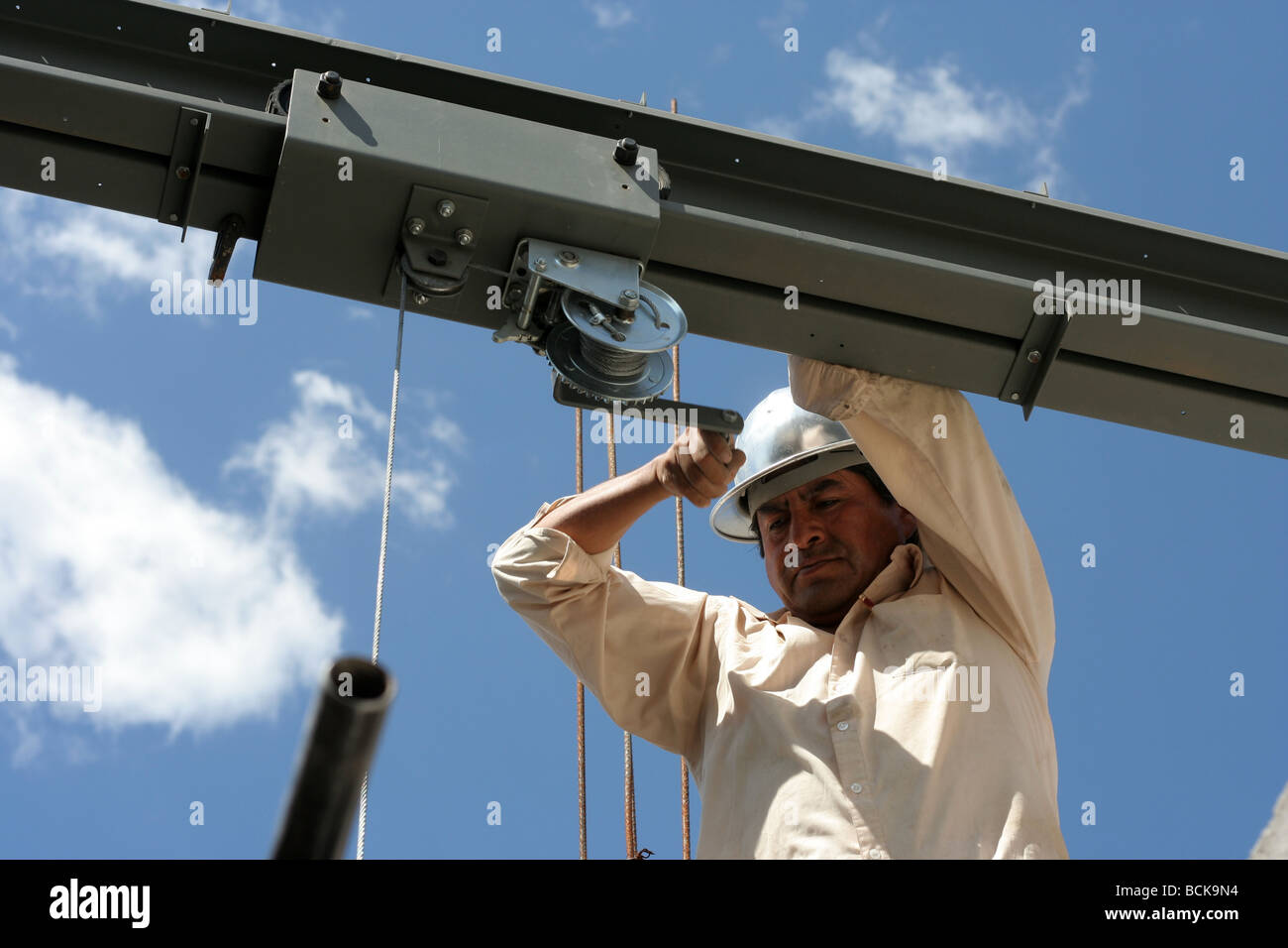 Man operating pulley hi-res stock photography and images - Alamy