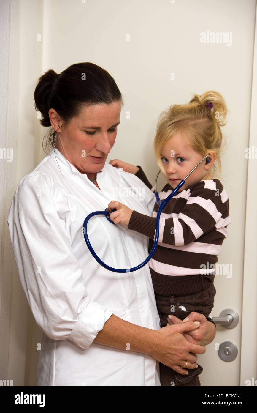 Children's doctor examines a child in surgery Stock Photo - Alamy