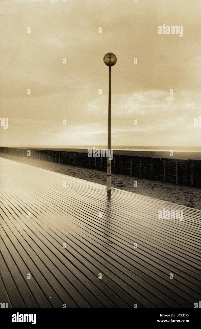 Walks into lamp post hi-res stock photography and images - Alamy