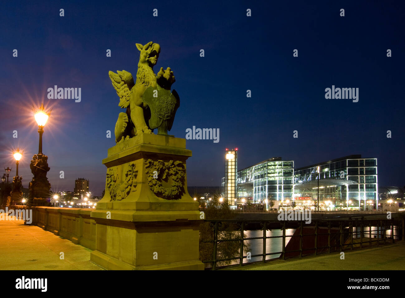 Wing stations hi-res stock photography and images - Alamy