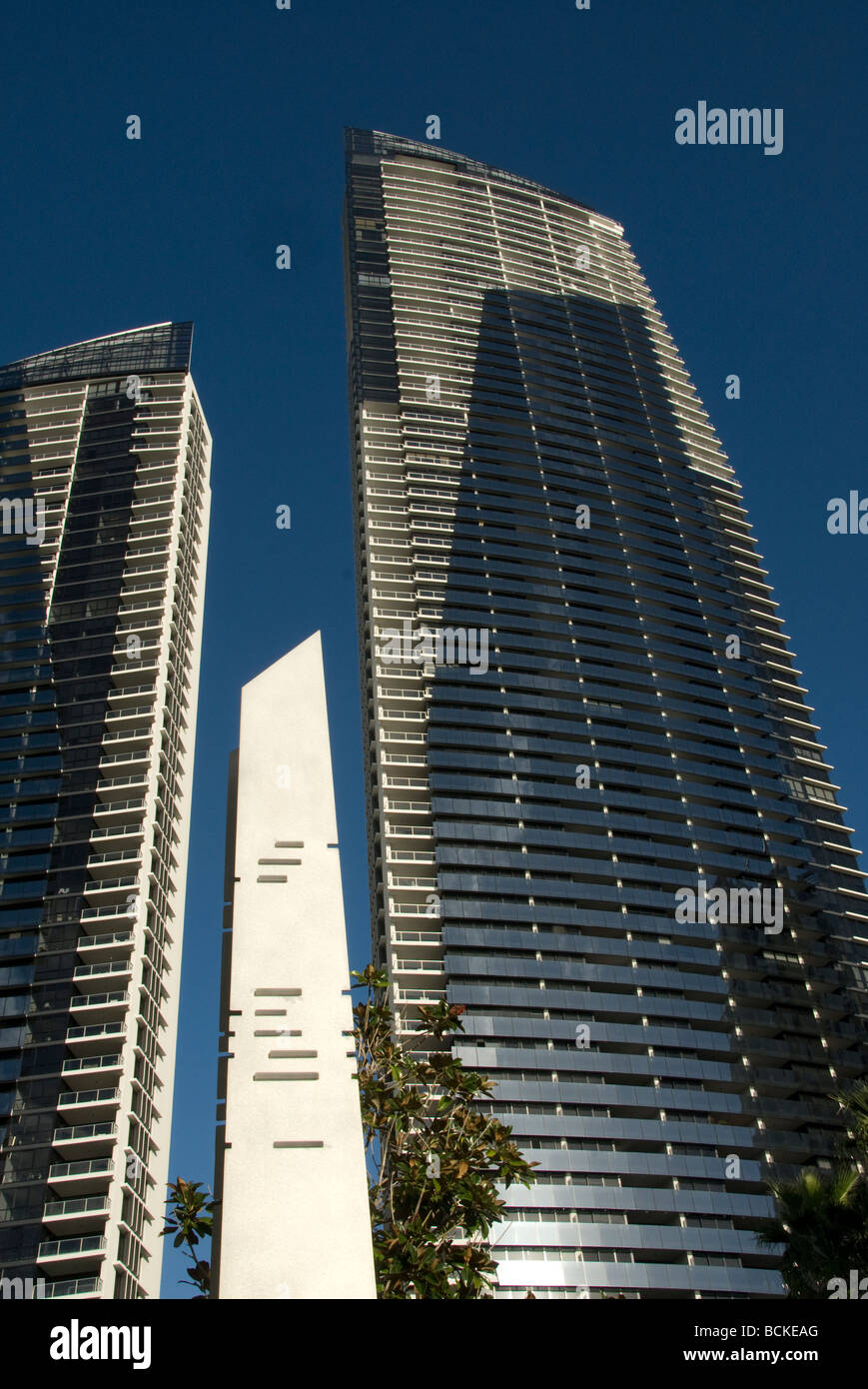 Apartments, flats, tower blocks, high rise buildings, Surfers Paradise ...