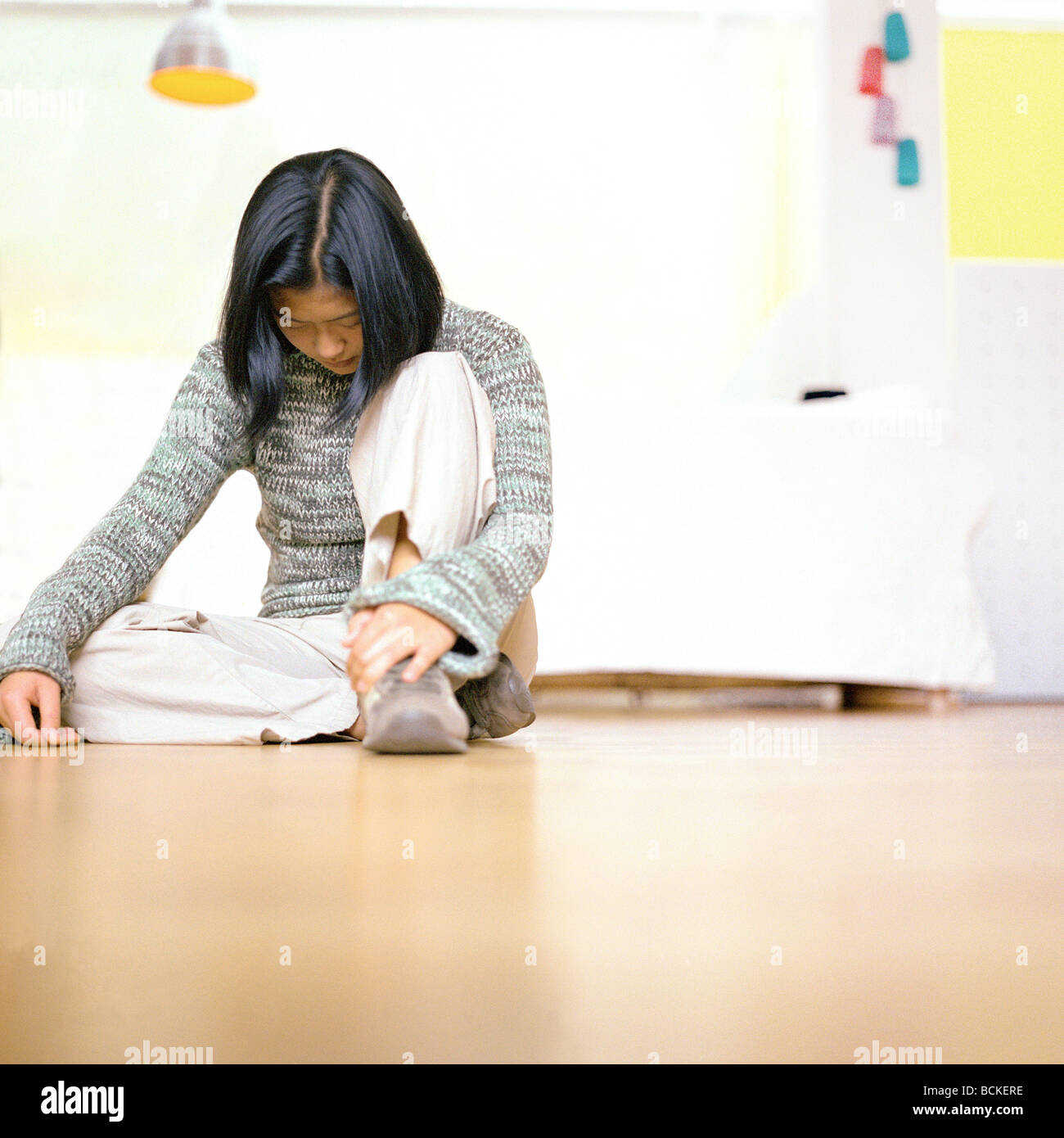 Young woman sitting with head turned hi-res stock photography and ...