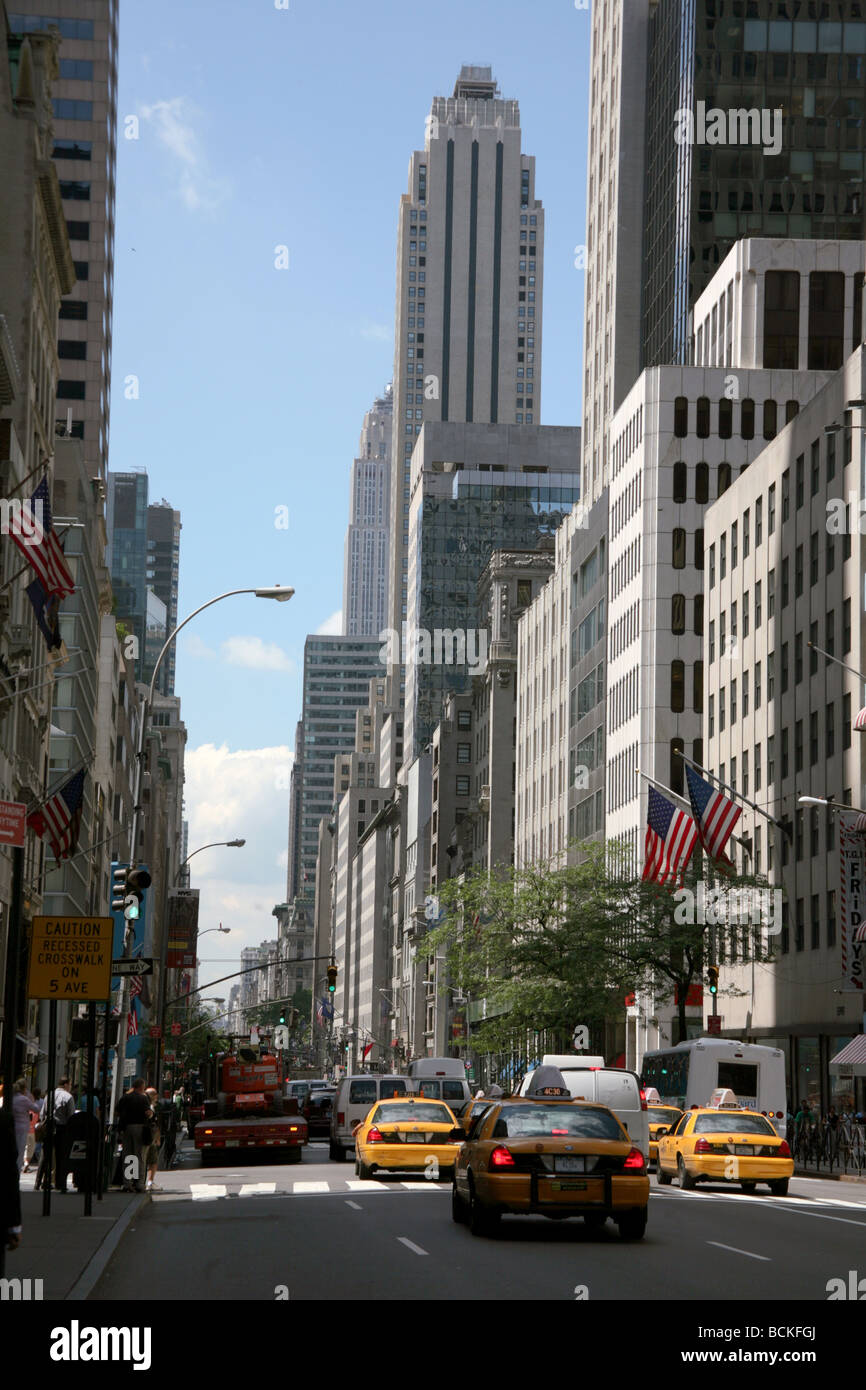 USA, New York, street scene, Fifth Avenue Stock Photo - Alamy