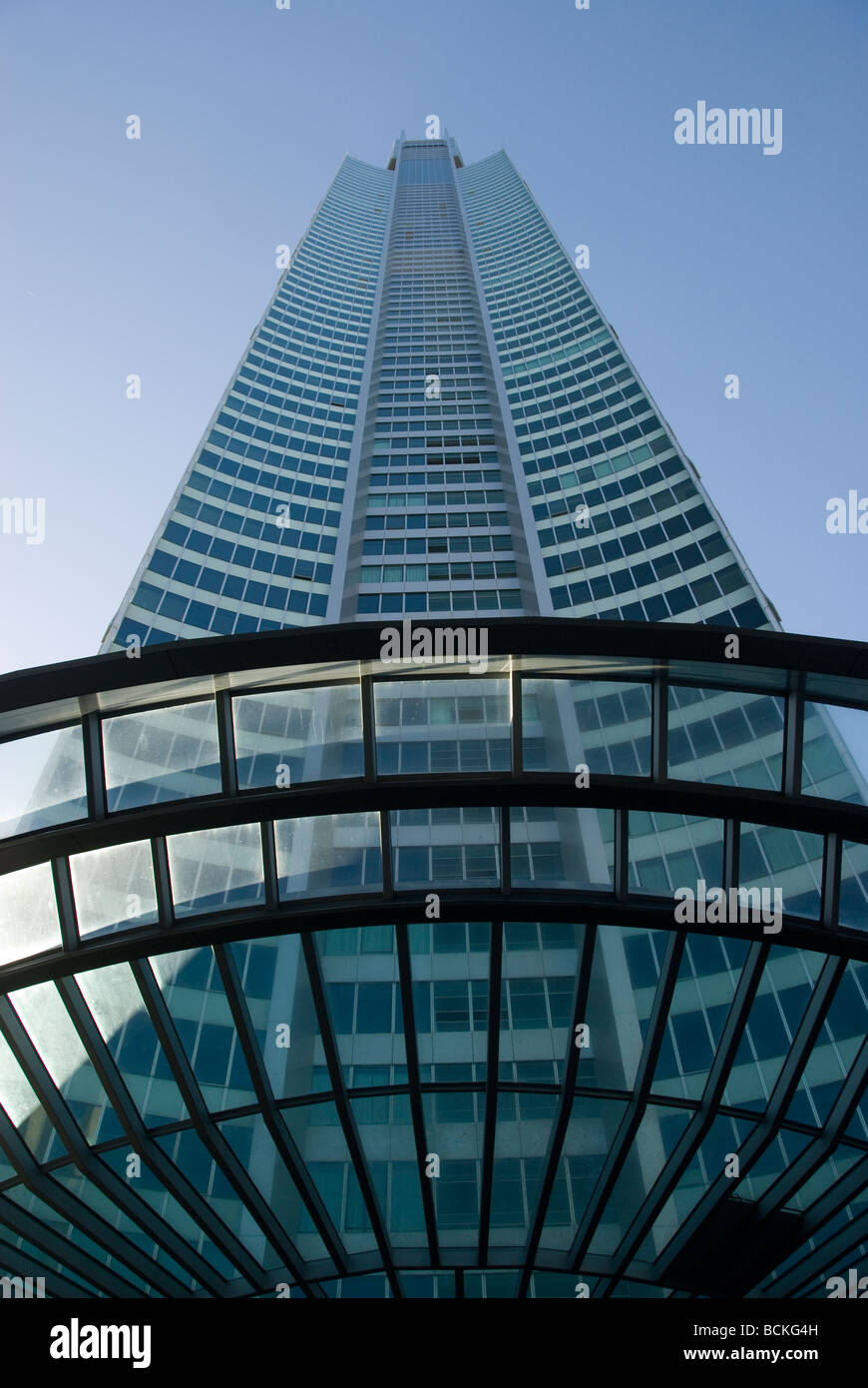 Apartments, flats, tower blocks, high rise buildings, Surfers Paradise ...