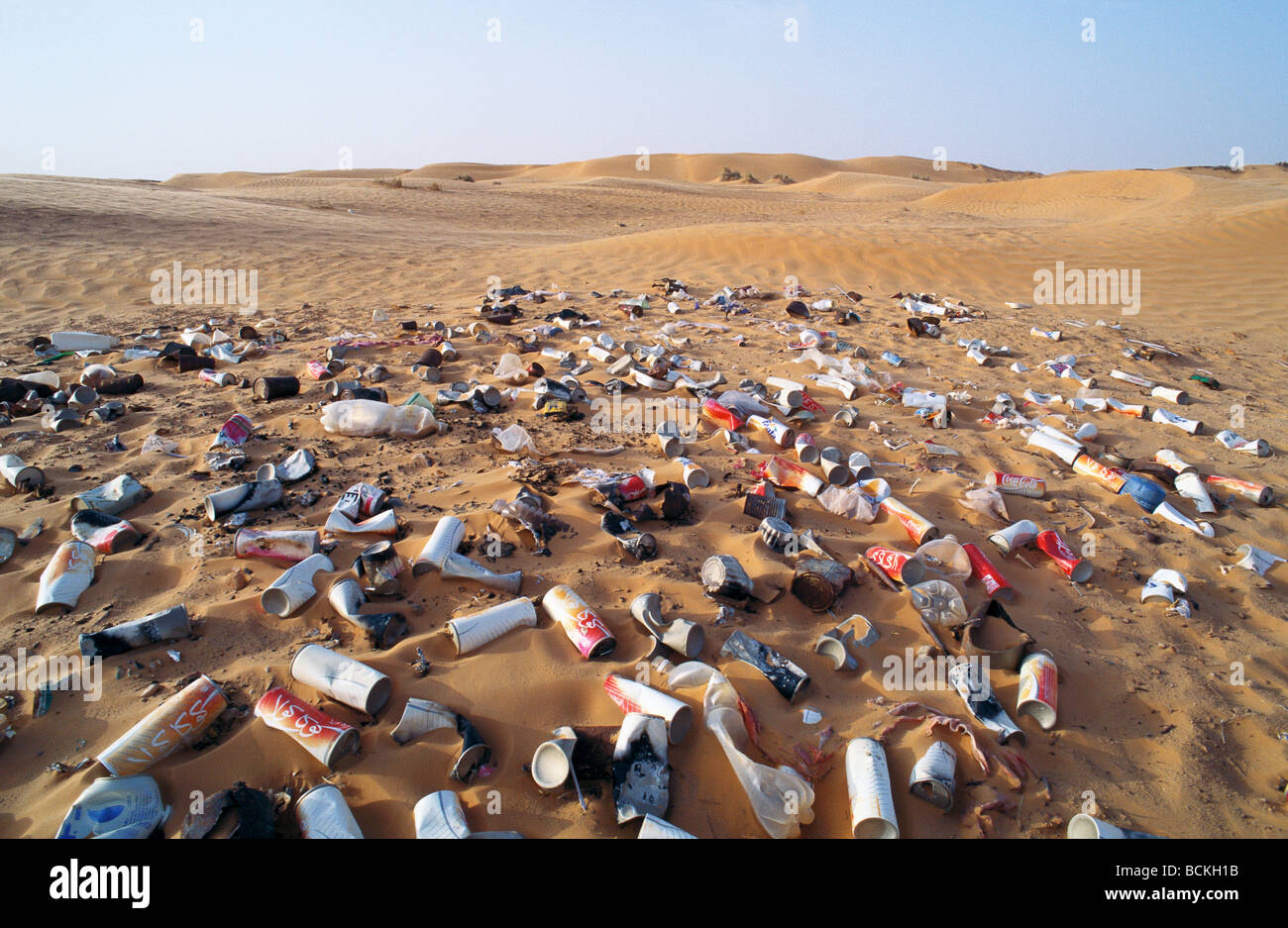 Tunisia, trash in desert Stock Photo - Alamy