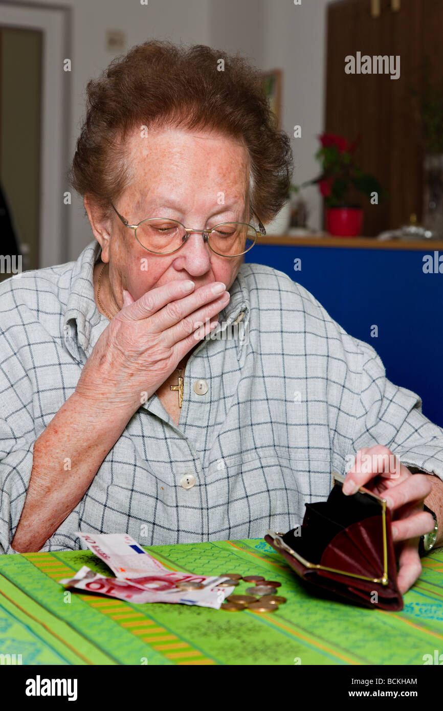 Old woman counts her money Stock Photo - Alamy