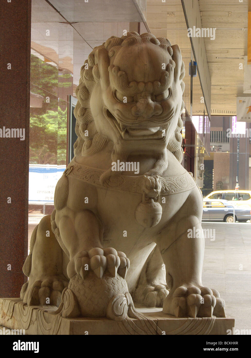 Lion statue bank of china hi-res stock photography and images - Alamy