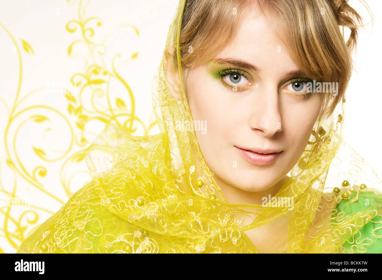 Women wearing yellow blue hi-res stock photography and images - Alamy