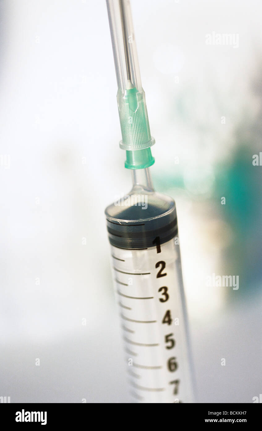 Shot shots syringe syringes hi-res stock photography and images - Alamy