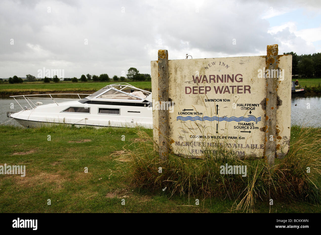 Deep water warning notice board on the River Thames at Lechlade on ...