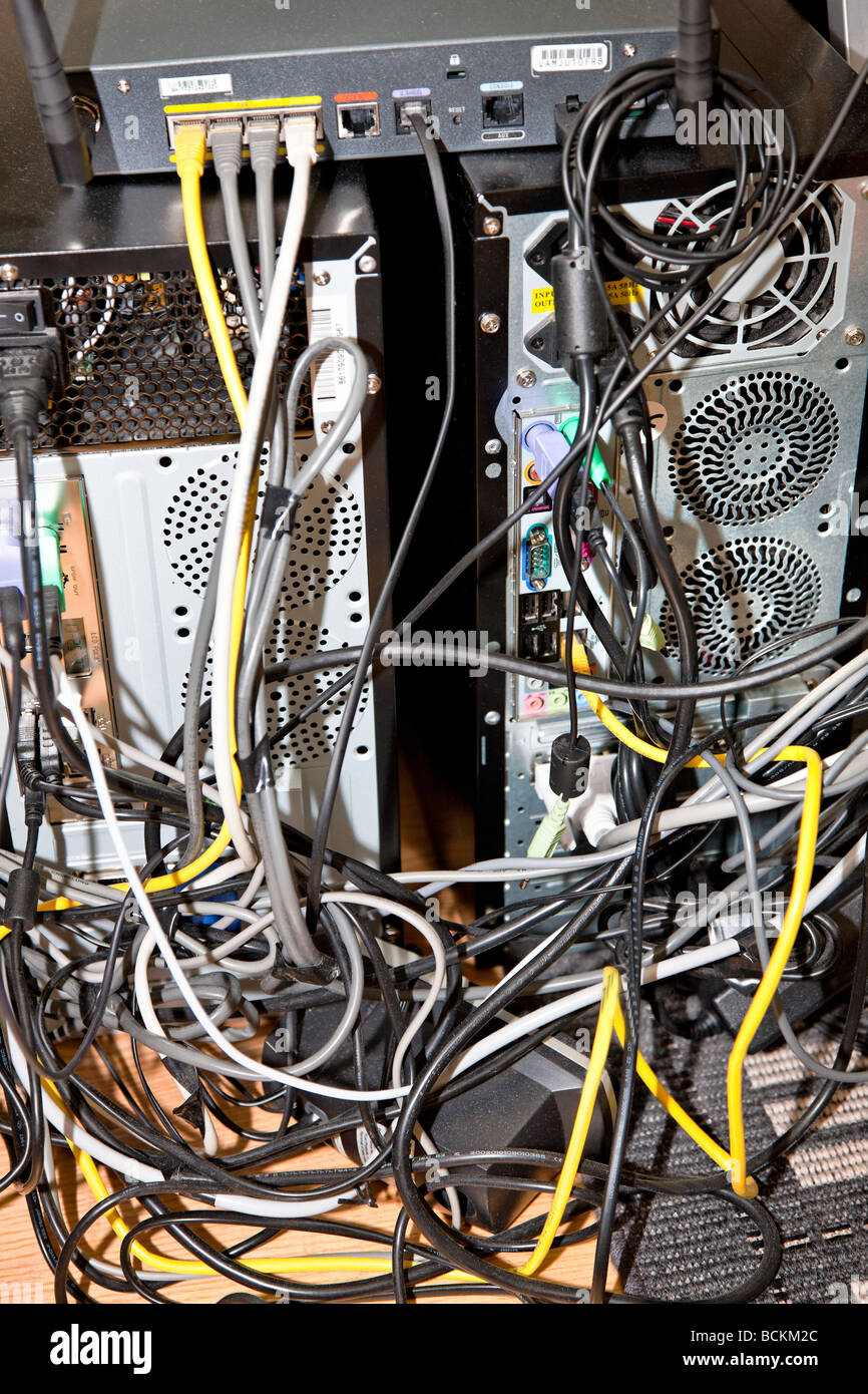 Computer cable clutter hi-res stock photography and images - Alamy