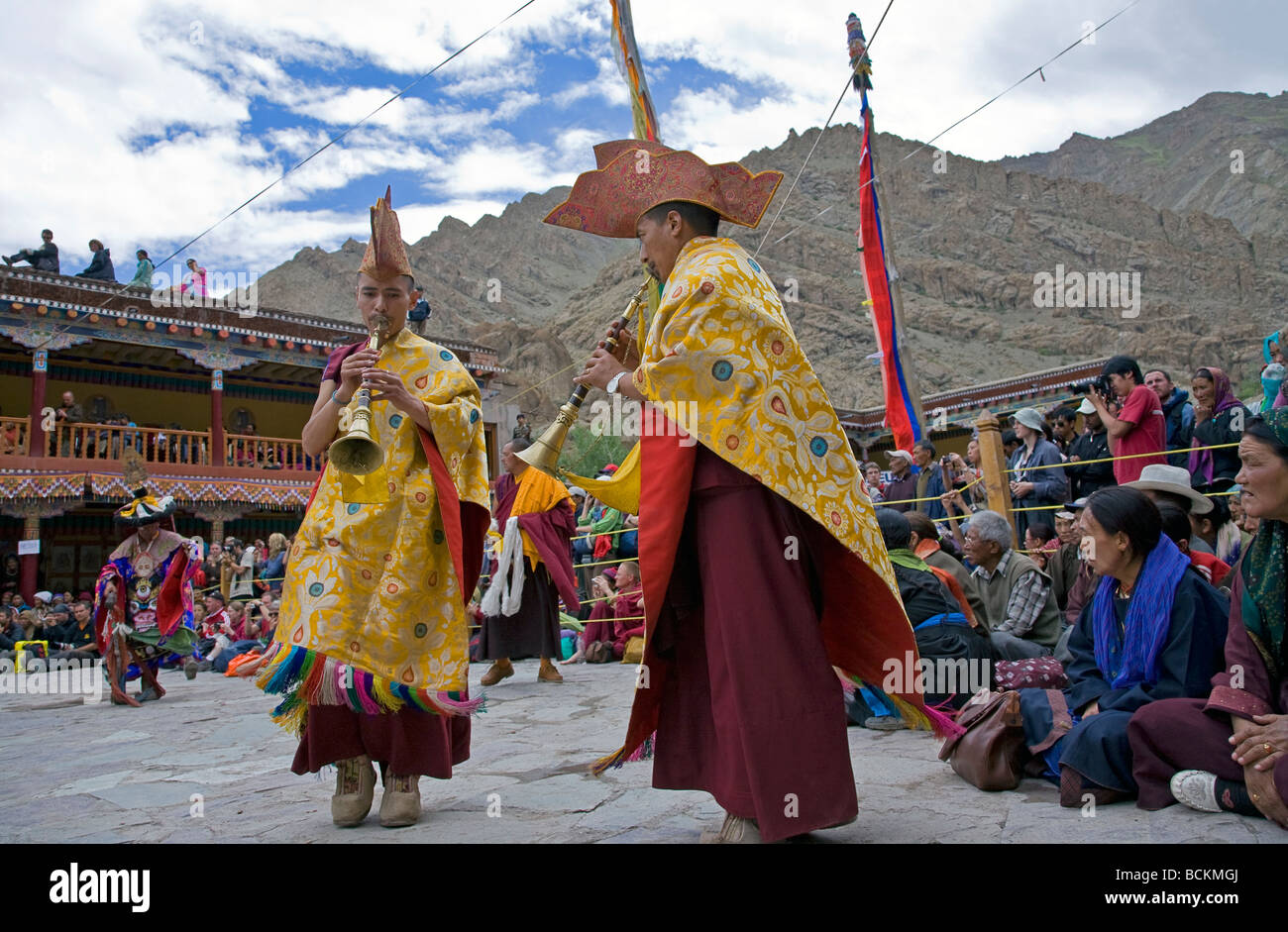 Buddhist monks dancing with traditional costumes. Hemis Gompa festival ...