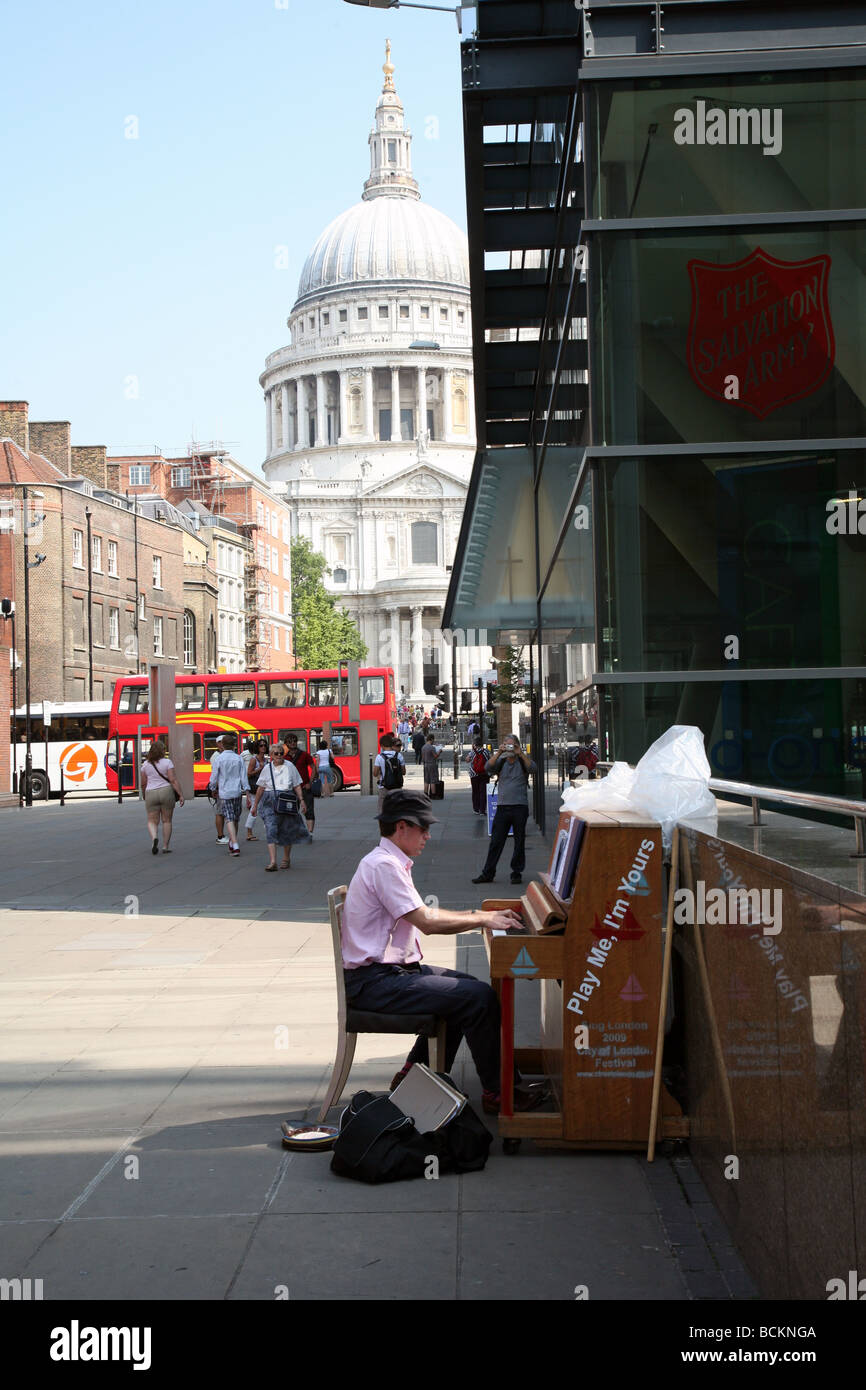 Free pianos on streets of central London - this one near St Paul's ...
