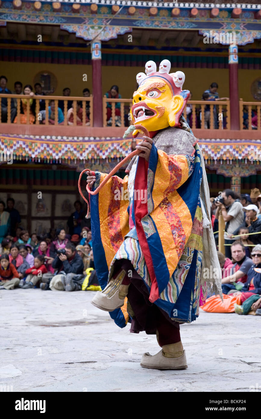 Budhist monk dancing with traditional mask. Hemis Gompa festival ...