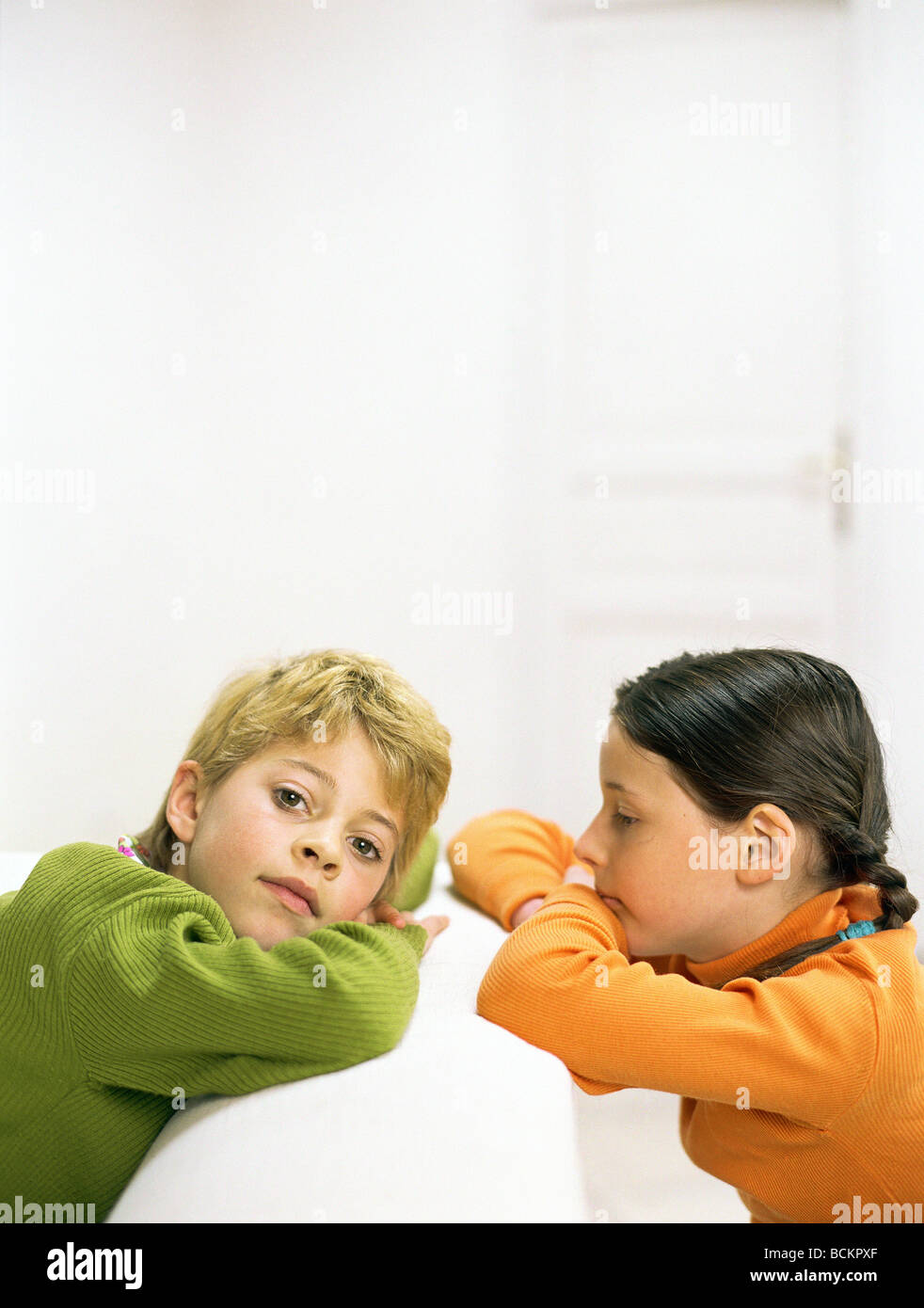 Two faces facing each other hi-res stock photography and images - Alamy