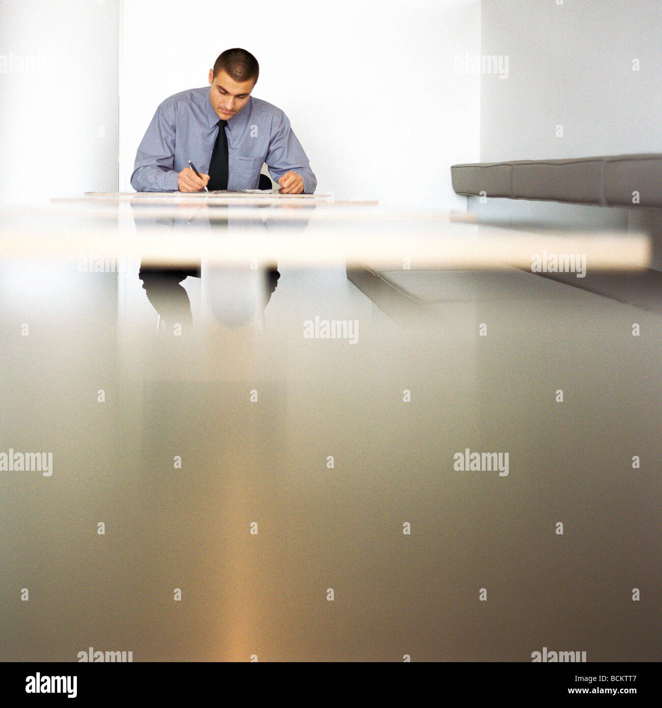 Writing tables hi-res stock photography and images - Alamy
