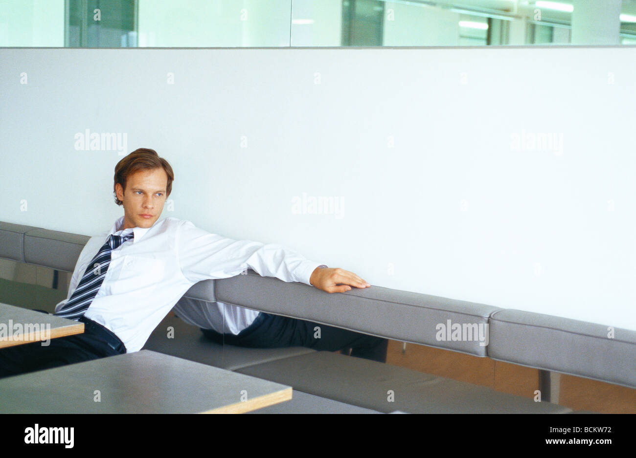 Man leaning against bench hi-res stock photography and images - Alamy