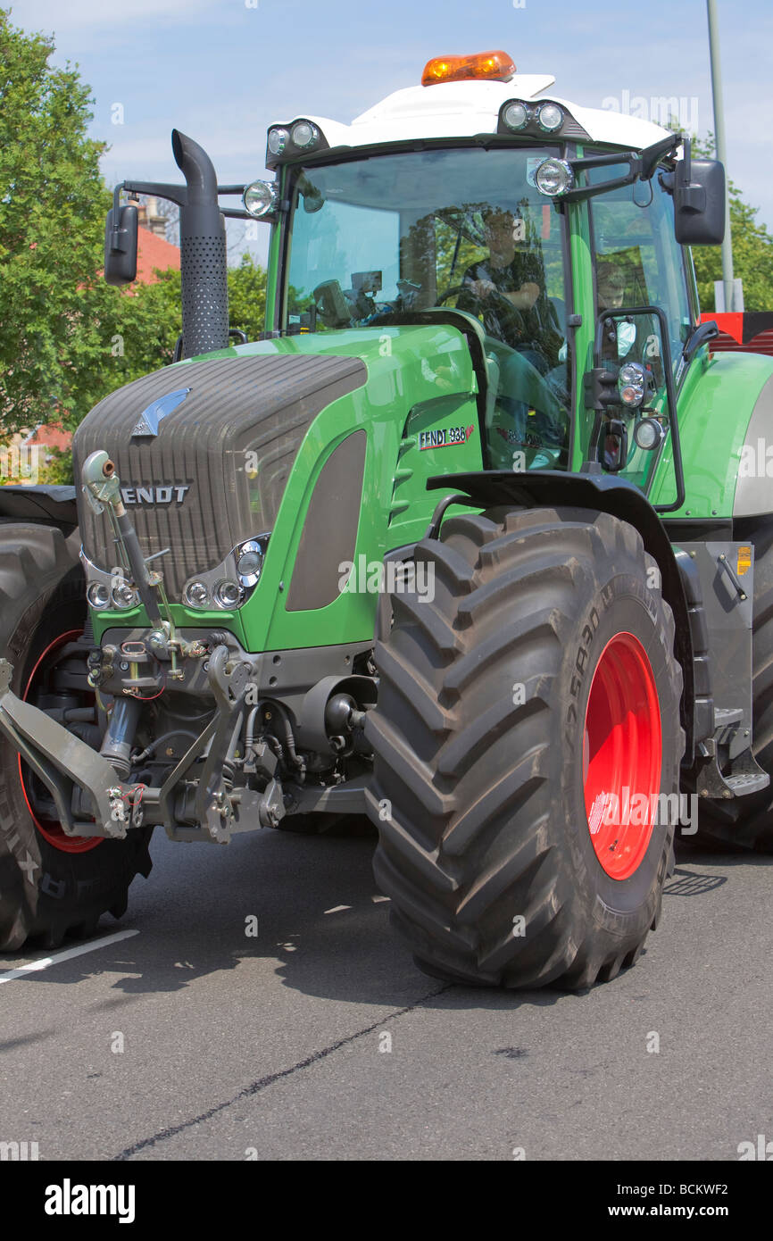 Green fendt tractor hi-res stock photography and images - Alamy