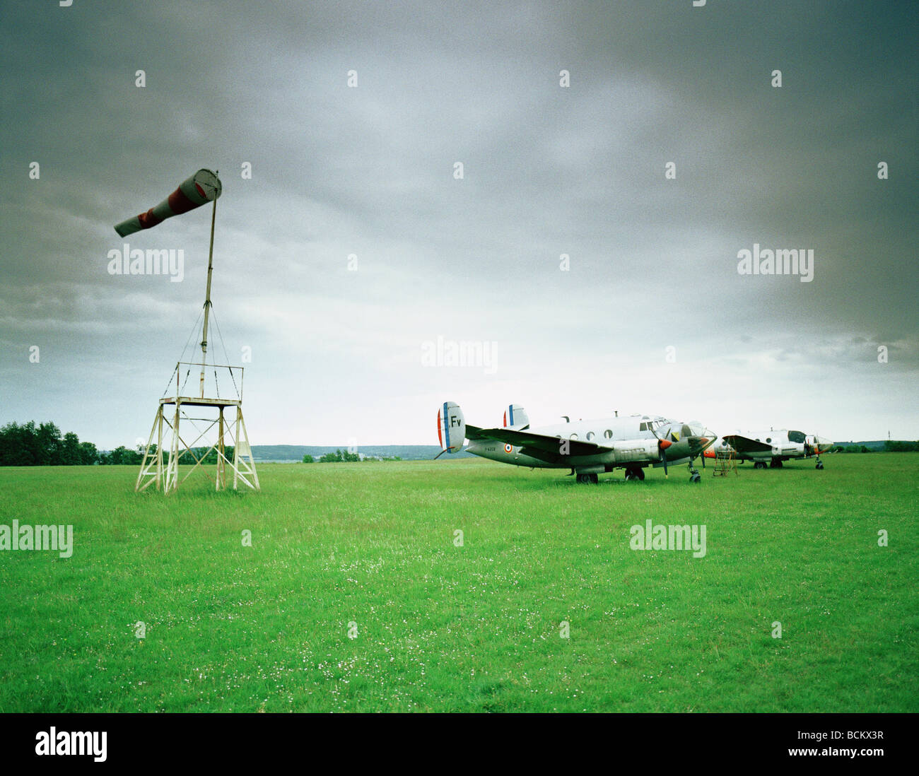 Airfield structures hi-res stock photography and images - Alamy