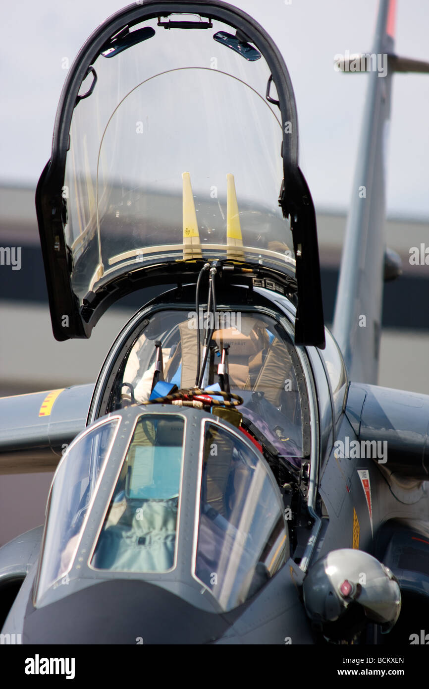 F16 fighter jet cockpit hi-res stock photography and images - Alamy