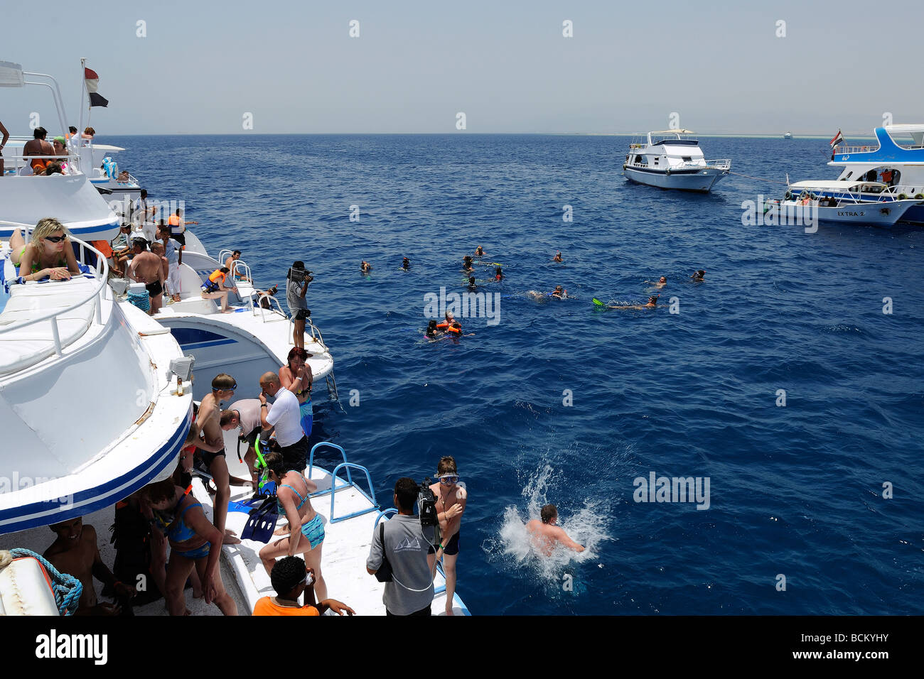 Tourists snorkeling in the Red Sea from diving boats Stock Photo - Alamy