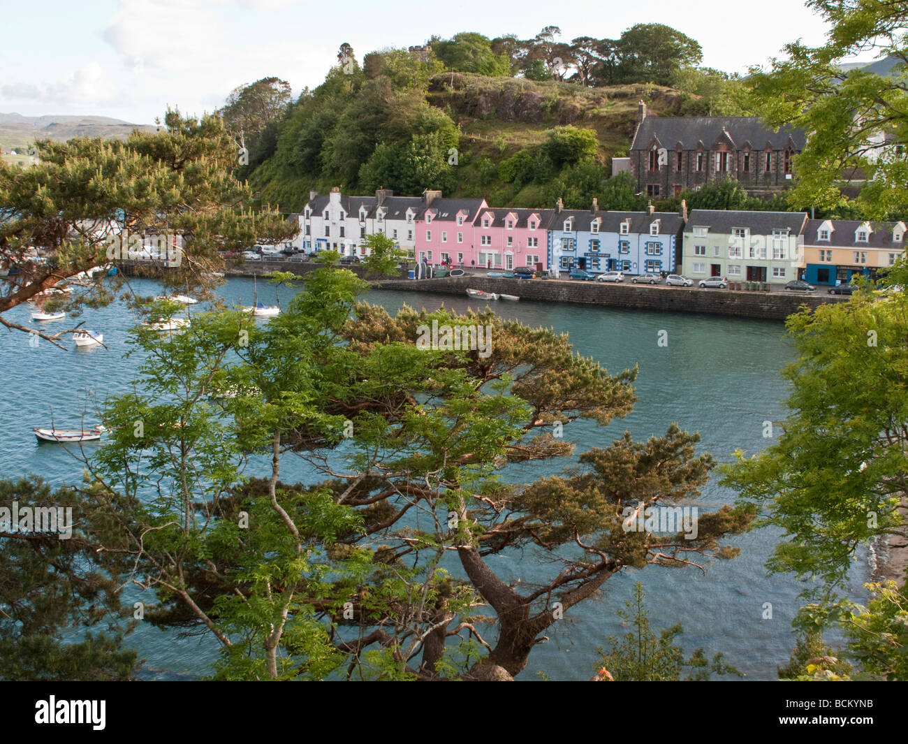 Harbour of portree hi-res stock photography and images - Alamy