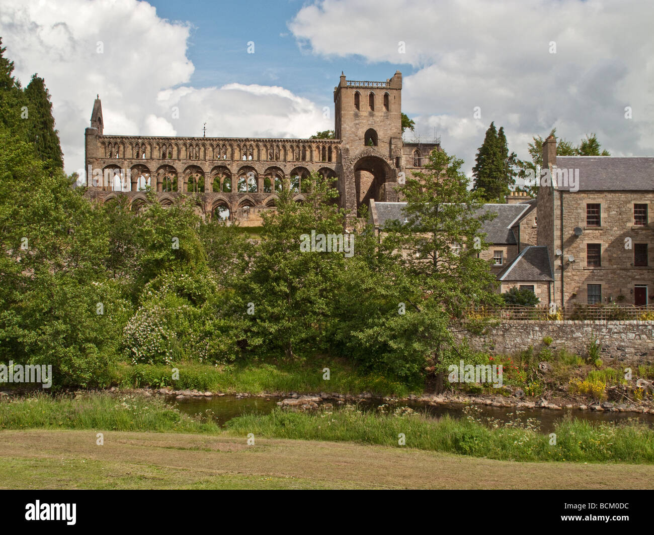 Jedburgh abbey scotland hi-res stock photography and images - Alamy
