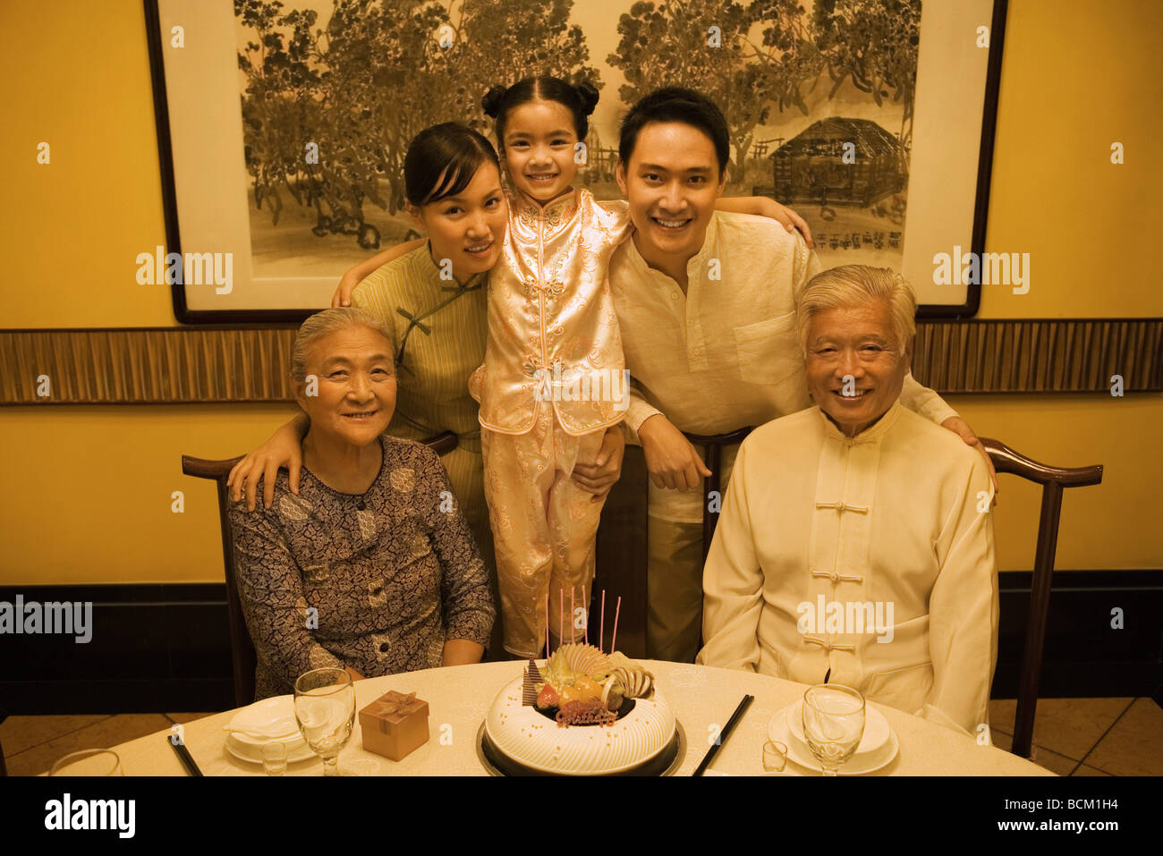 Traditional chinese family portraits hi-res stock photography and ...