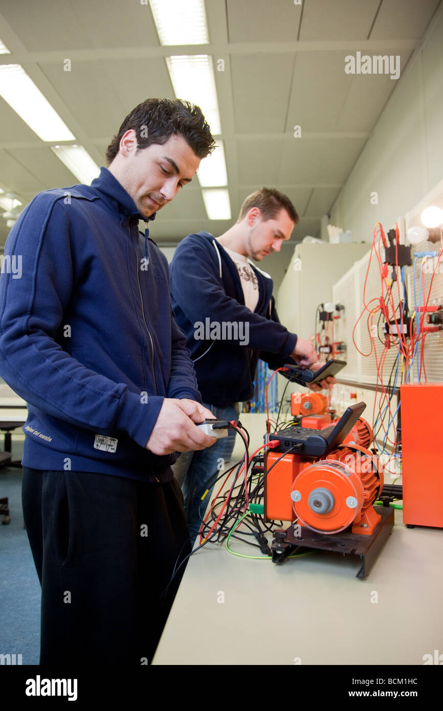 Electrical circuit theory hi-res stock photography and images - Alamy