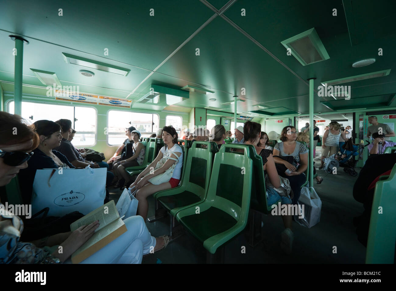 Vaporetto waterbus venecia hi-res stock photography and images - Alamy