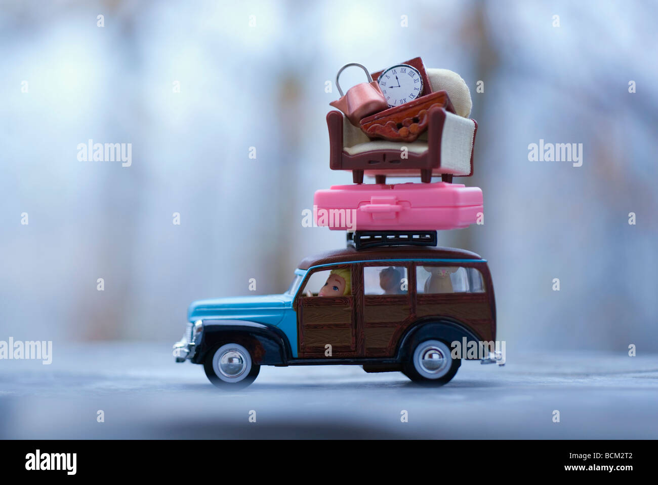 Car moving furniture hi-res stock photography and images - Alamy