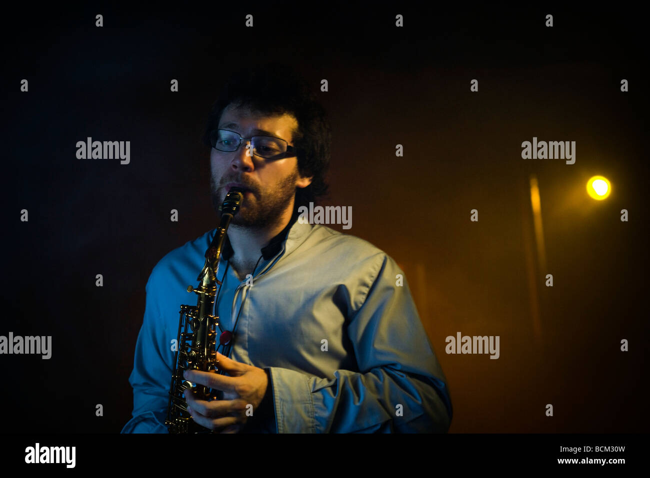 Night club discotheque night life hi-res stock photography and images ...