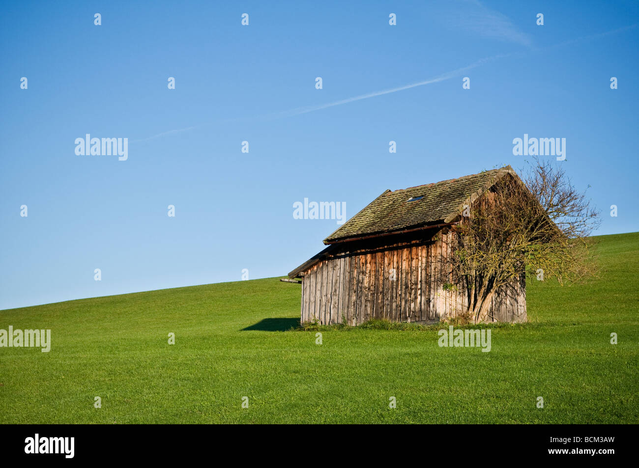 Small Wooden Barn High Resolution Stock Photography and Images - Alamy
