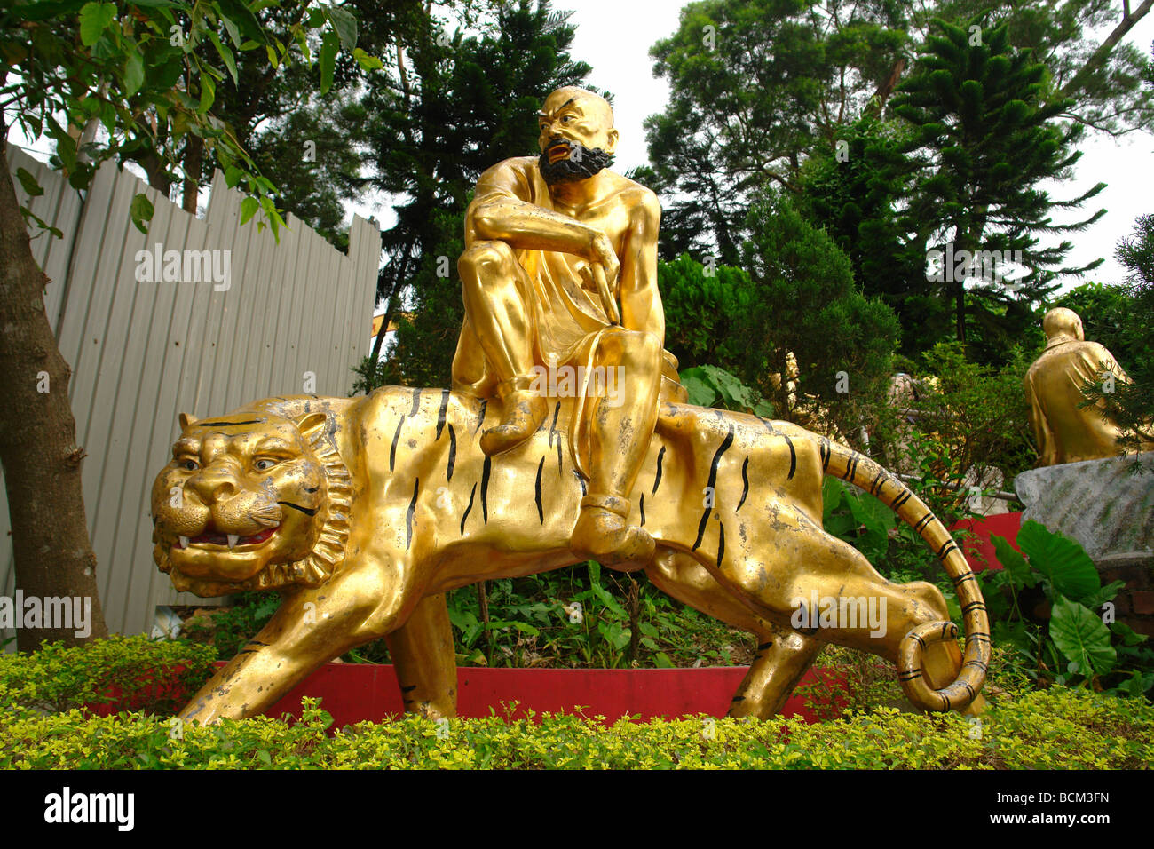 china Hong Kong Sha Tin Buddha statues in Ten thousand Buddha temple ...