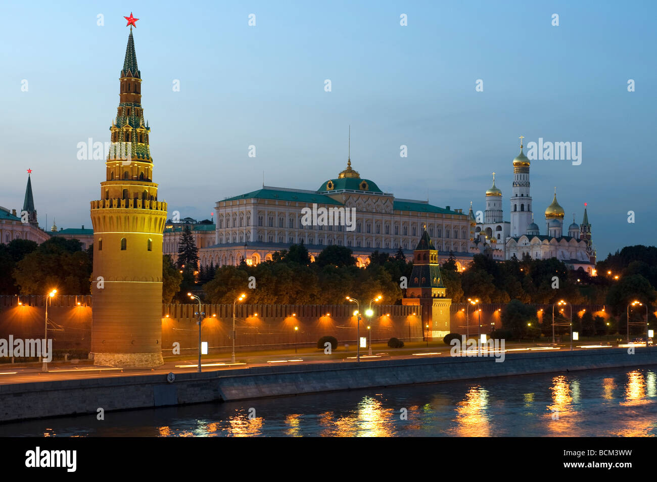 Russian Moscow Kremlin bridge and Moscow river Stock Photo - Alamy