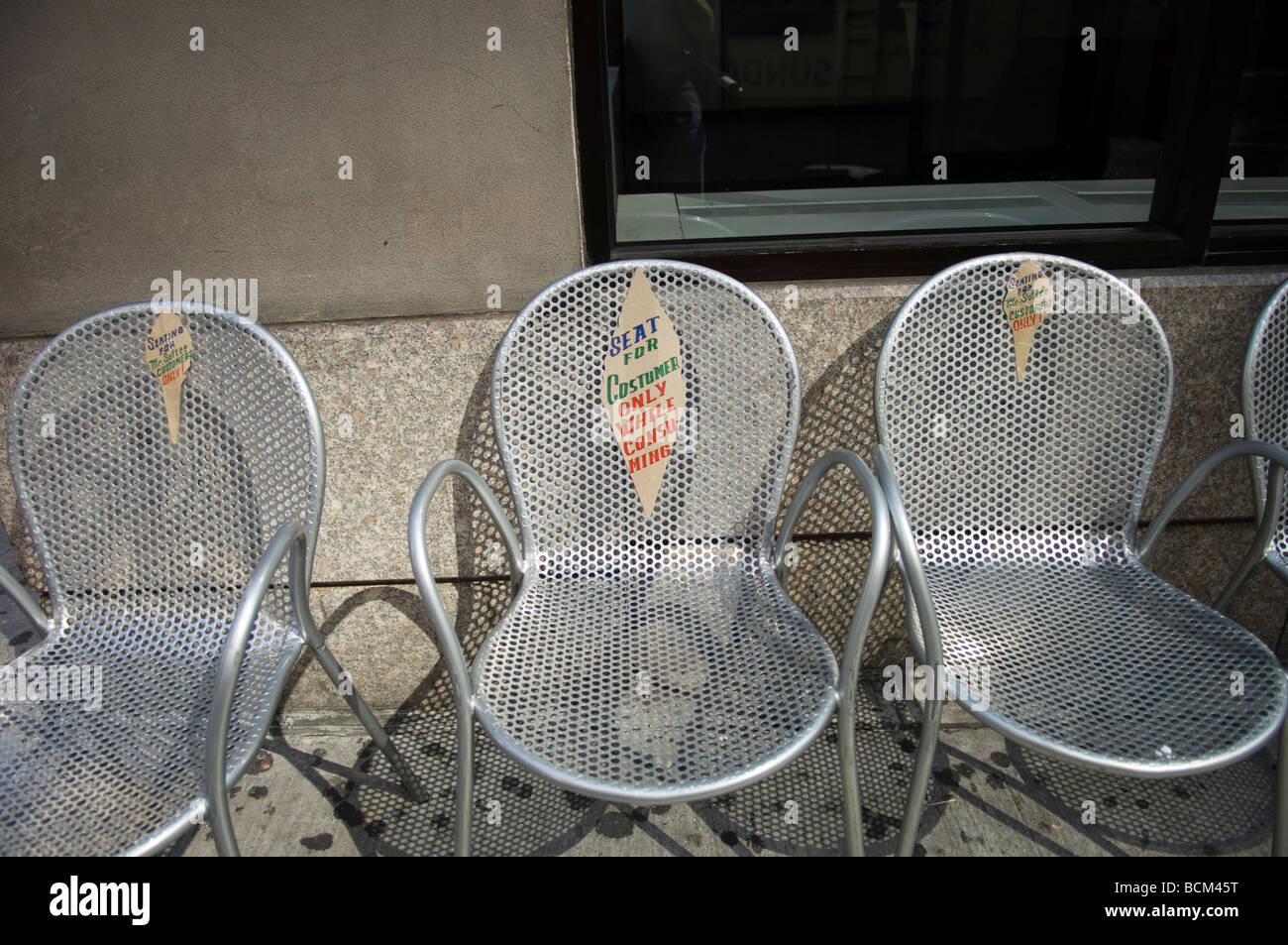 Seats for customers only outside an ice cream truck Stock Photo - Alamy