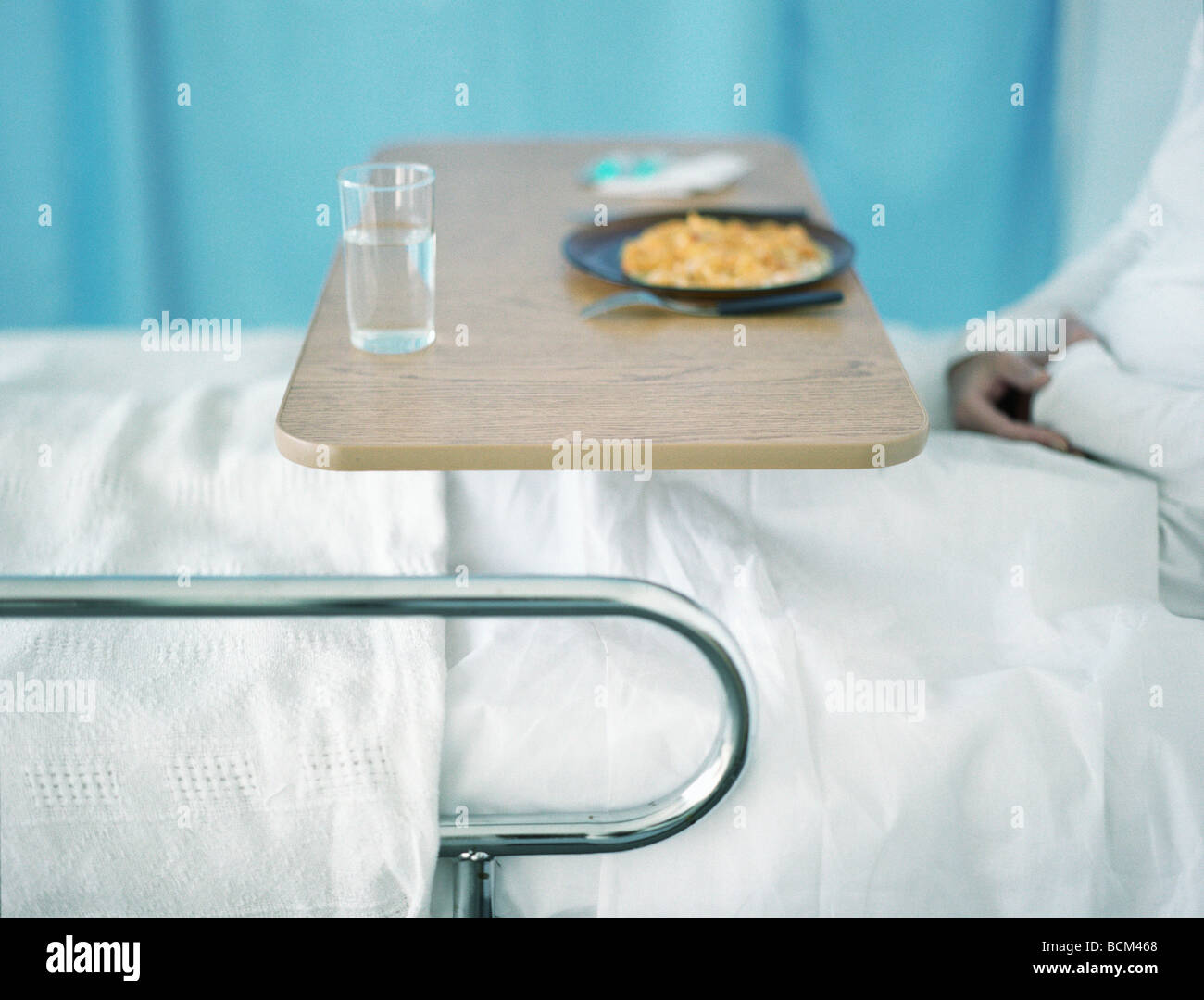 Hospital bed with tray and food Stock Photo - Alamy