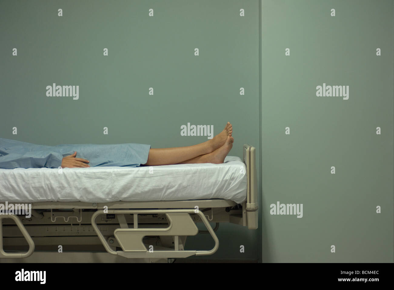 Patients lying down legs hi-res stock photography and images - Alamy