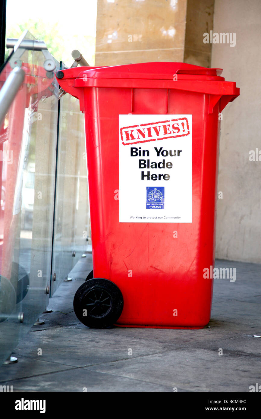 Metropolitan police london logo hi-res stock photography and images - Alamy