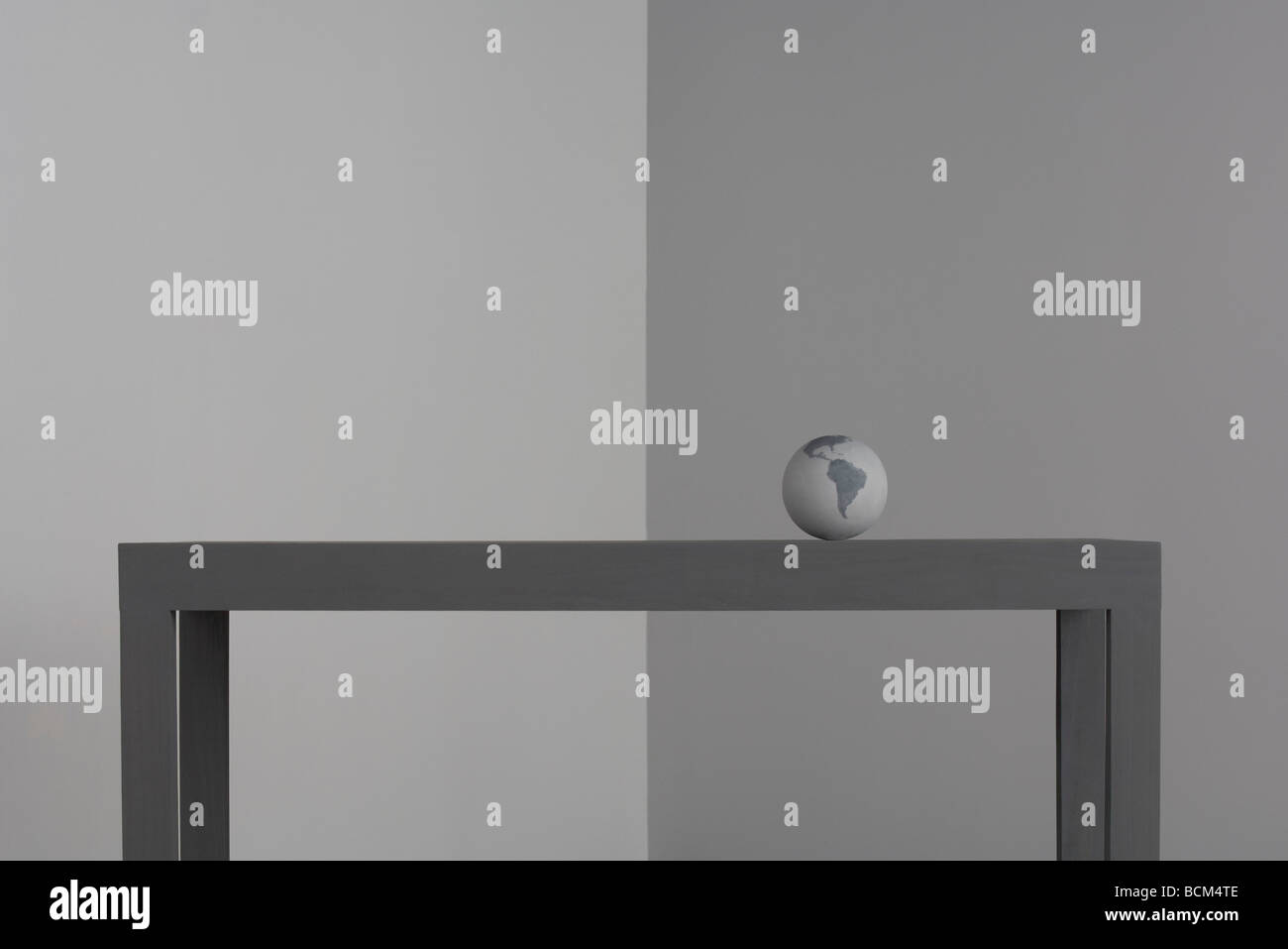 Gray spheres hi-res stock photography and images - Alamy