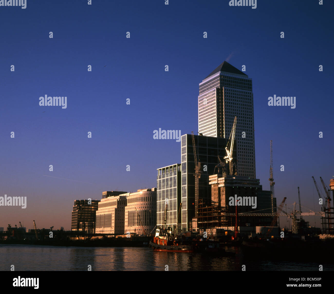 London construction 1990s hi-res stock photography and images - Alamy