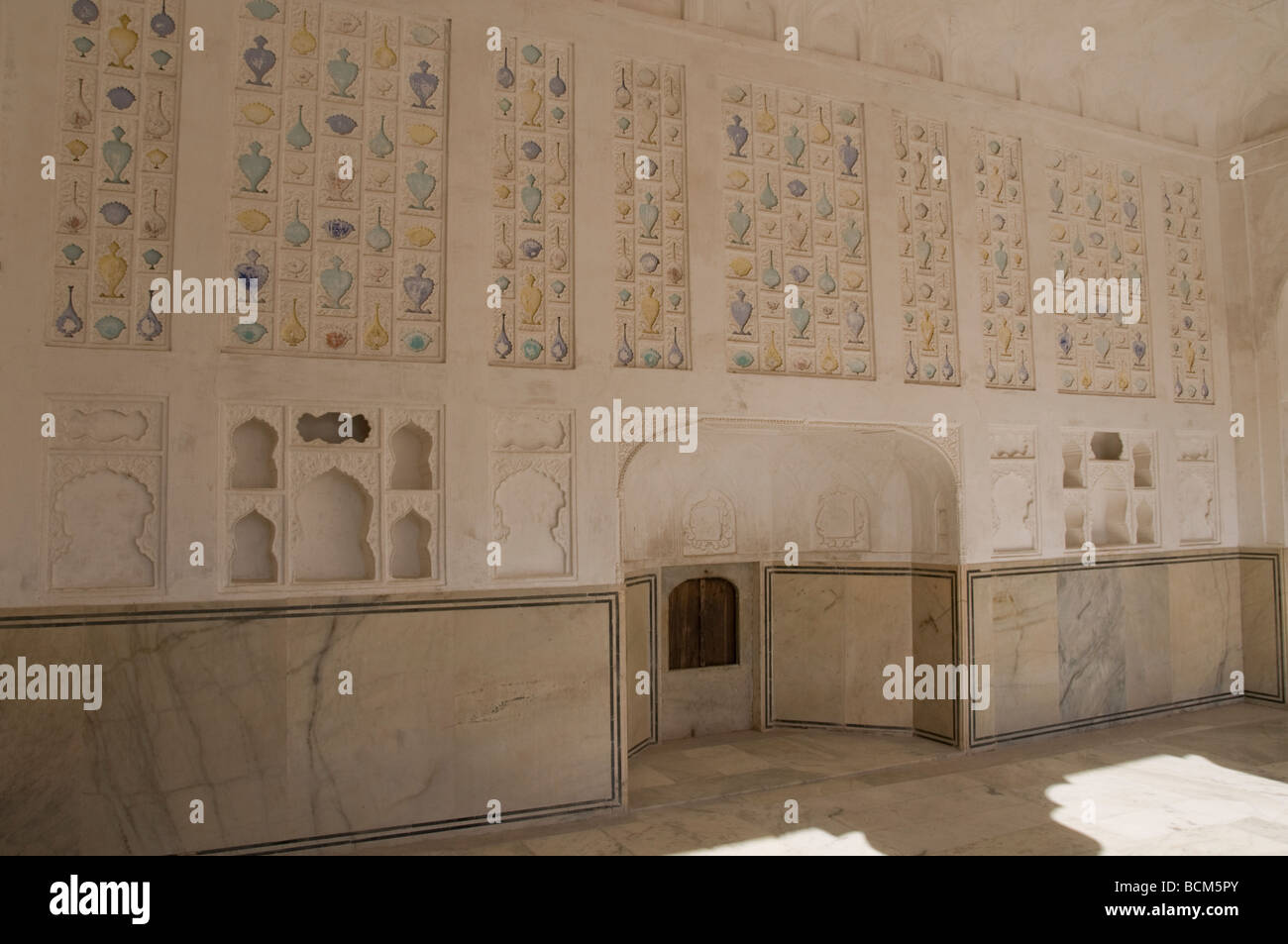 Amber Fort,Lattice Ivory windows, Inlaid Floral Marble designs ...