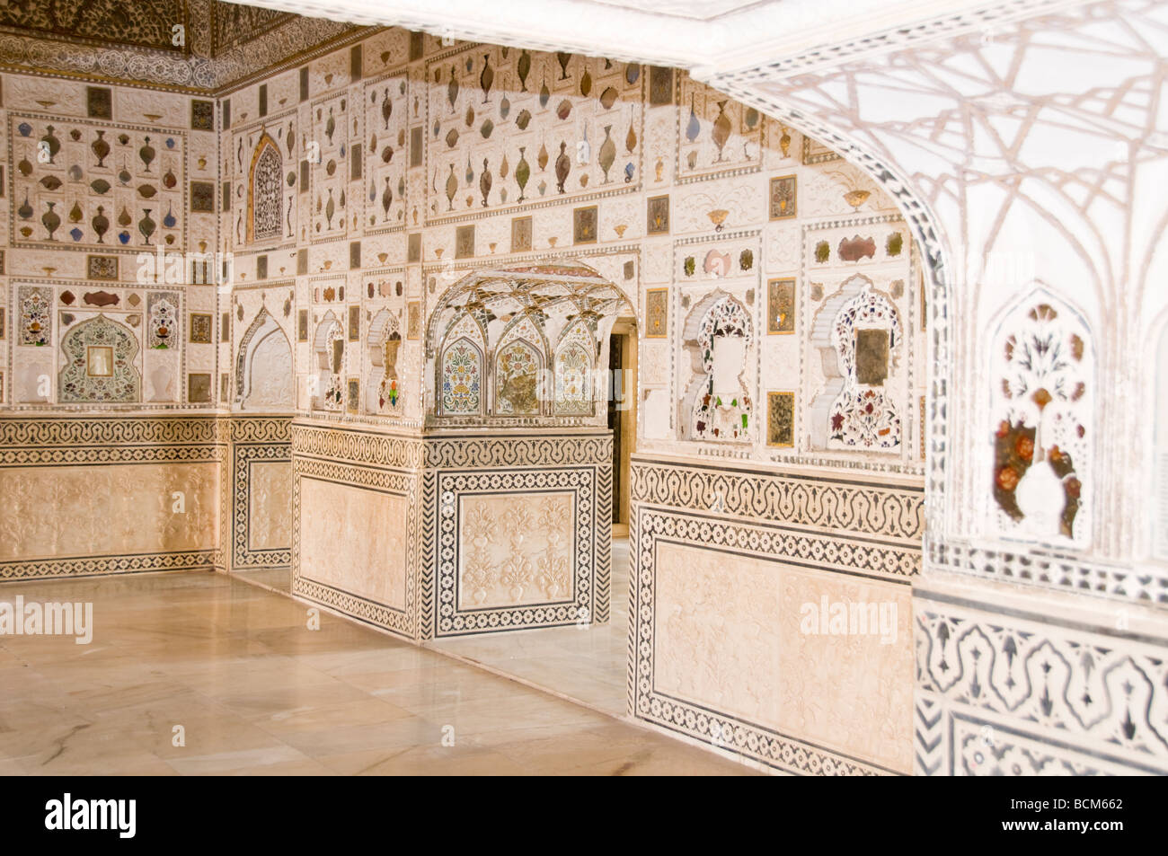 Amber Fort,Lattice Ivory windows, Inlaid Floral Marble designs ...