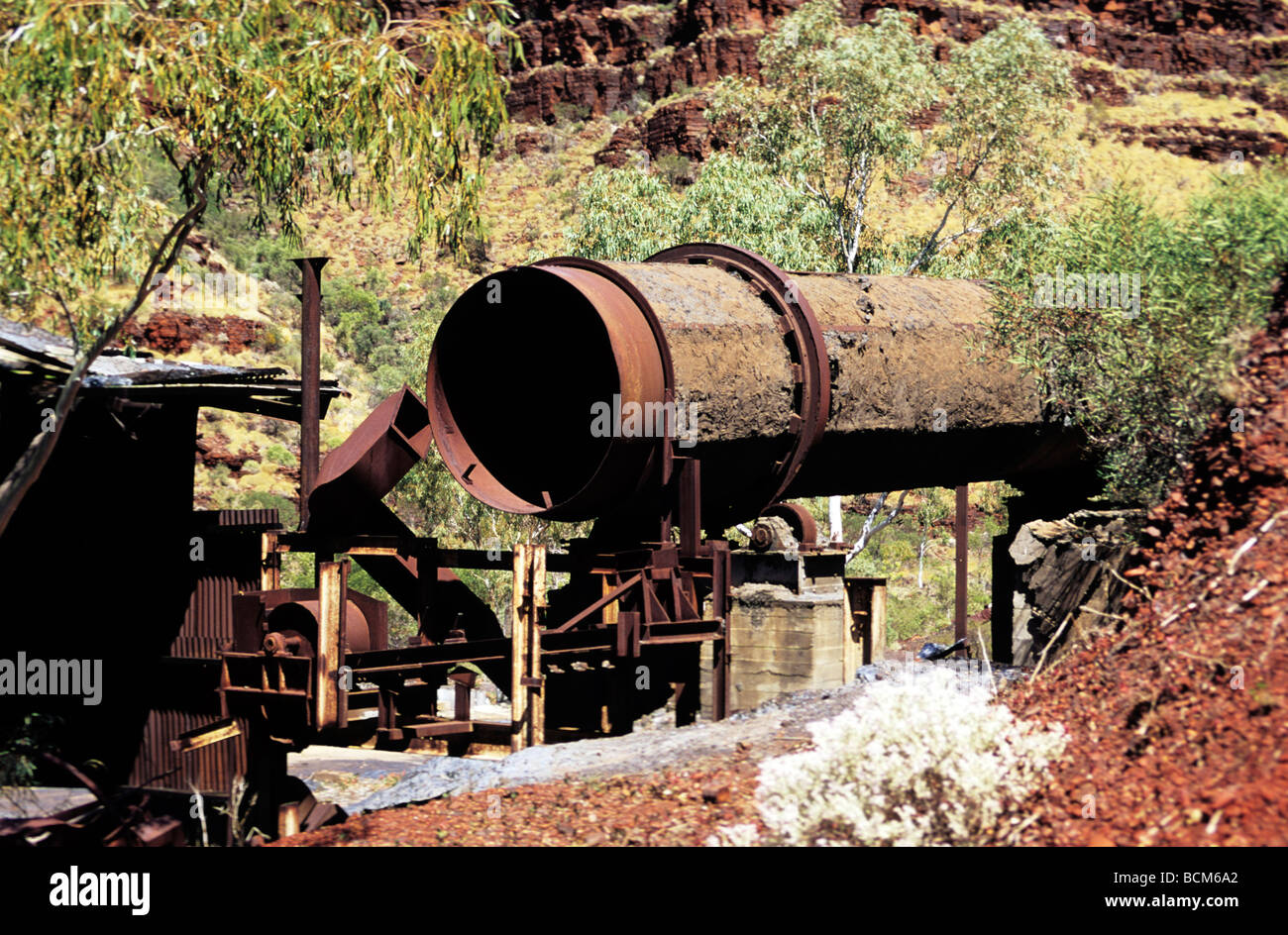 Old Mine Equipment from the abandoned Asbestos mine of Wittenoom ...
