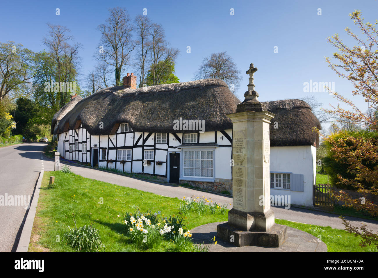 Hampshire village of wherwell hi-res stock photography and images - Alamy