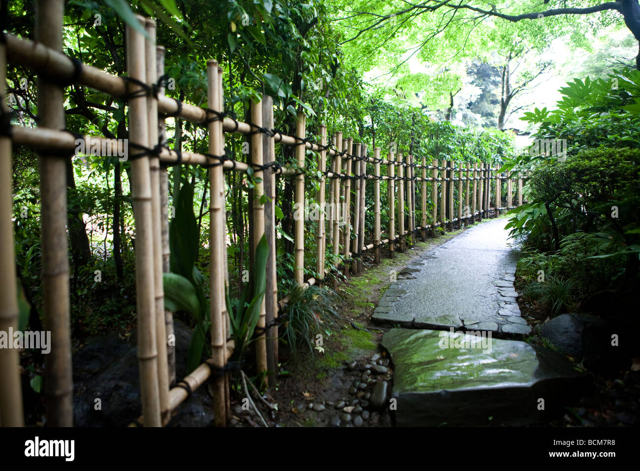 Fountain in japanese water garden hi-res stock photography and images ...