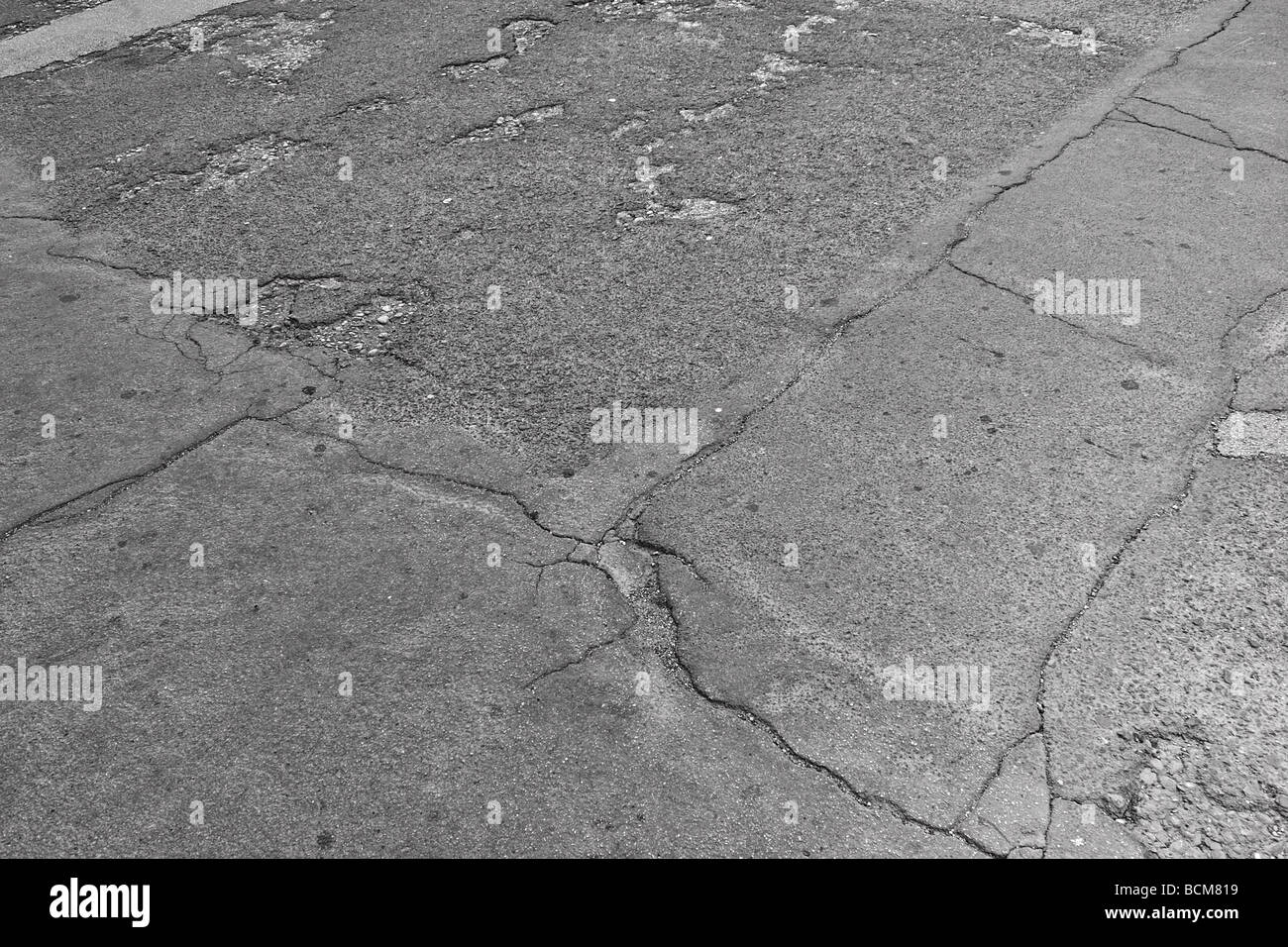 Monochrome road hi-res stock photography and images - Alamy