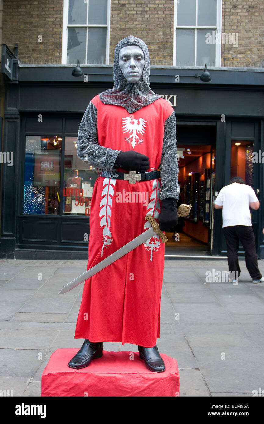 Human statue silver hi-res stock photography and images - Alamy