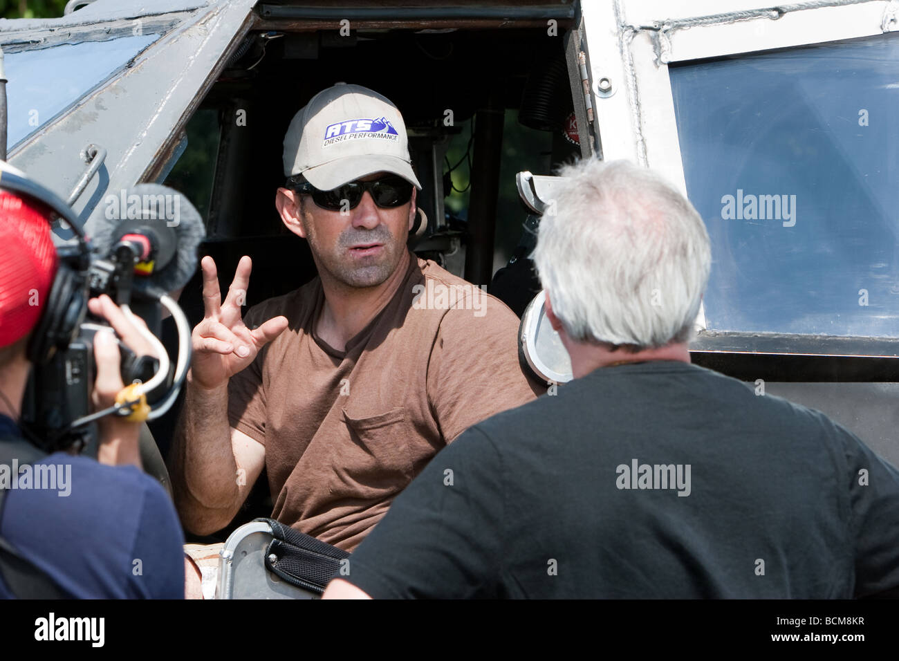 Joshua Wurman of CSWR speaks to Sean Casey during Project Vortex 2 ...