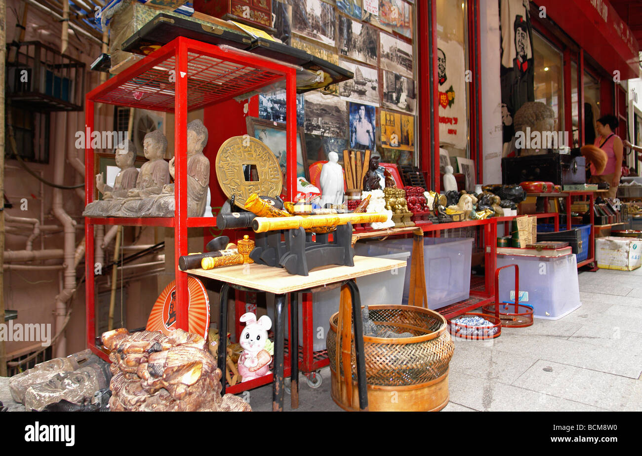 Hollywood street and Upper Lascar row Flea market Central Hong Kong ...